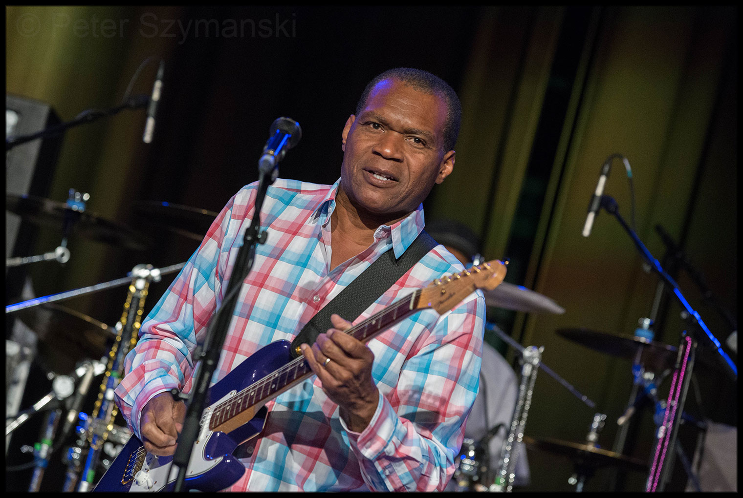 Durch die Nacht mit Robert Cray. Auch Carl Carlton ist begeistert