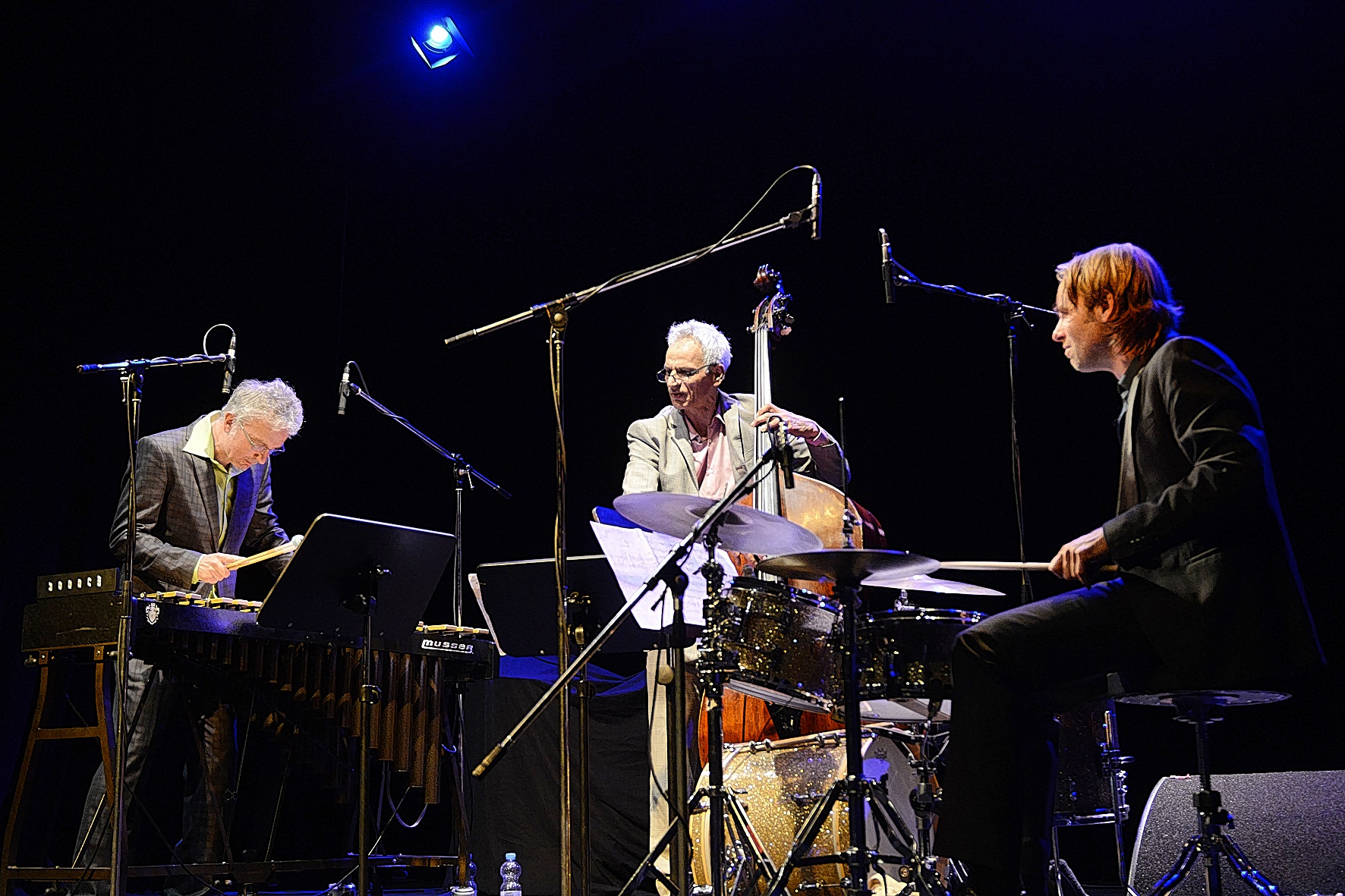 Forschung am Machbaren: Christopher Dell und das Trio DRA - jazzandrock.com