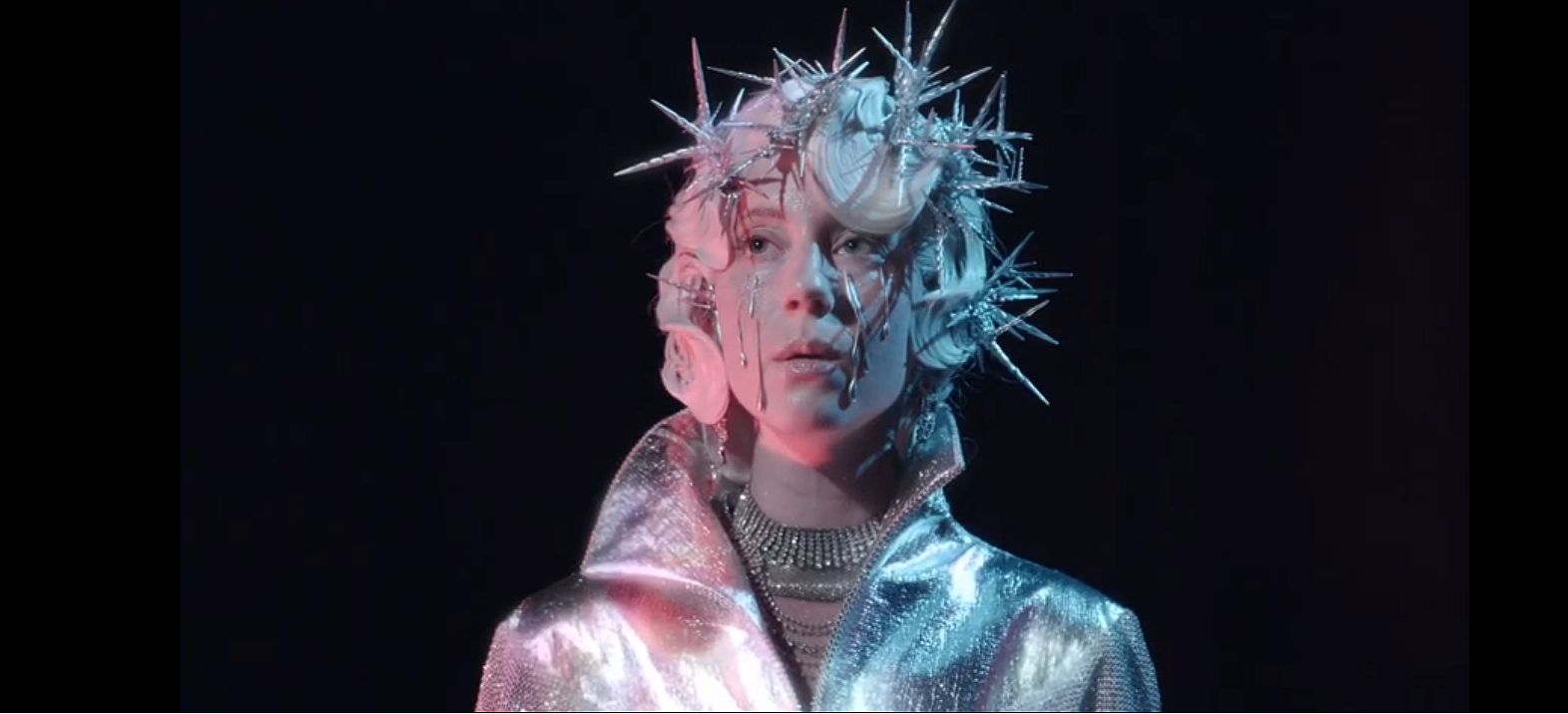 Anne Aaron: Die Schweizerin liefert ein außergewöhnliches Video zu ...