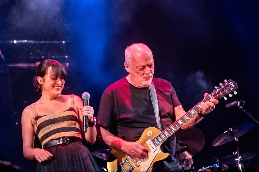 David Gilmour veröffentlicht heute "The Piper's Call Live Around The ...