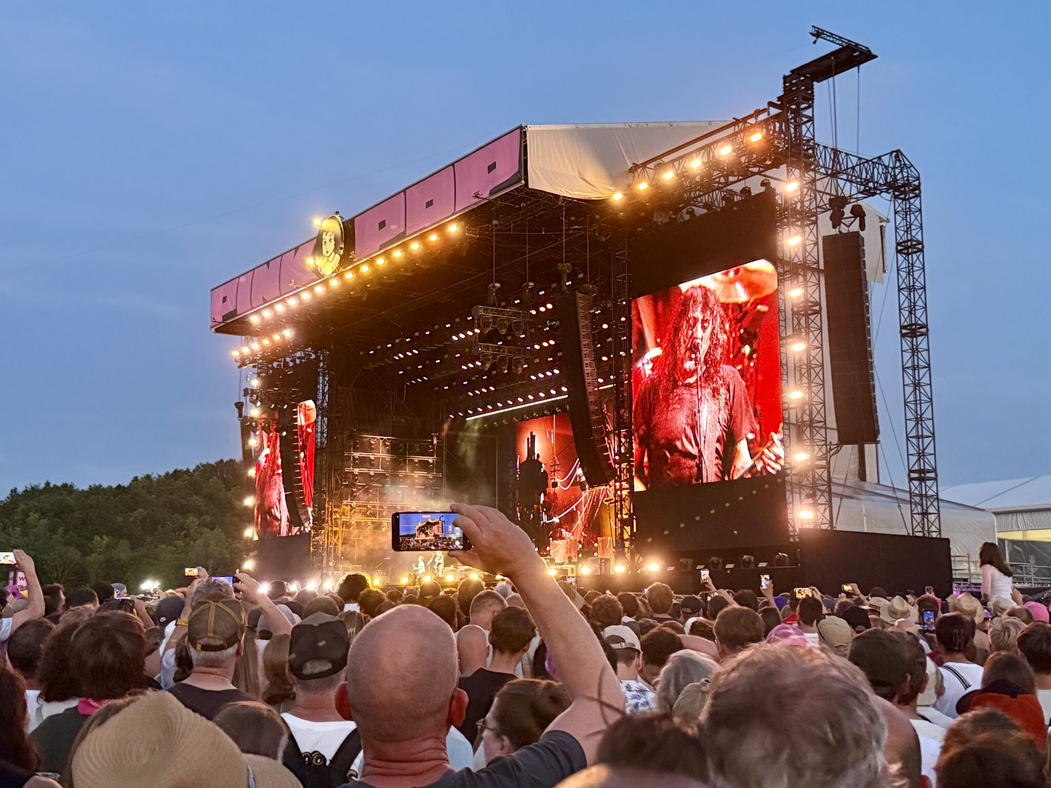 So war das Pinkpop Festival 2026 in Bildern: Foo Fighters, The Cure ...